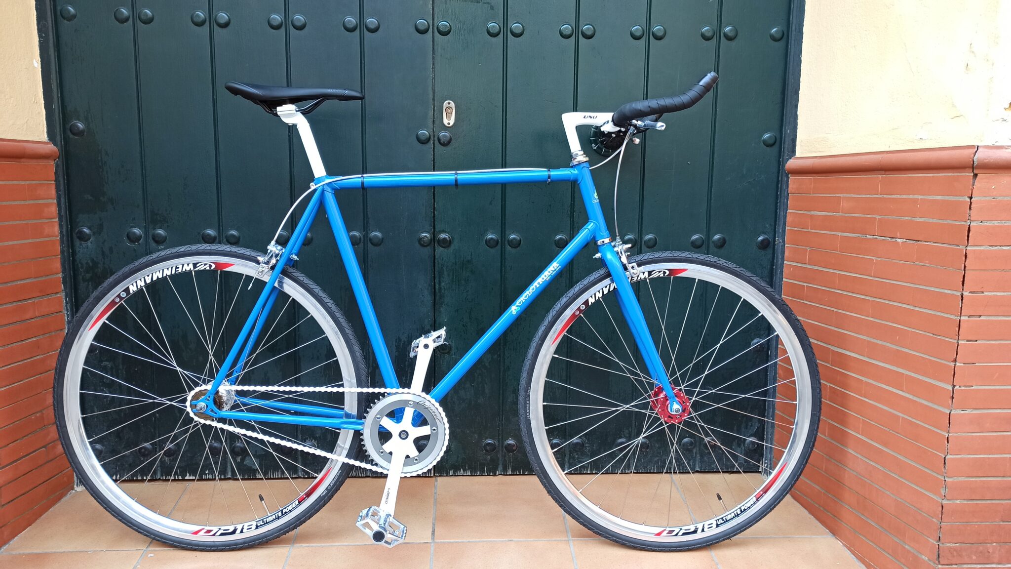 Montaje single speed azul y blanco Bullhorn – Ciclo Triana